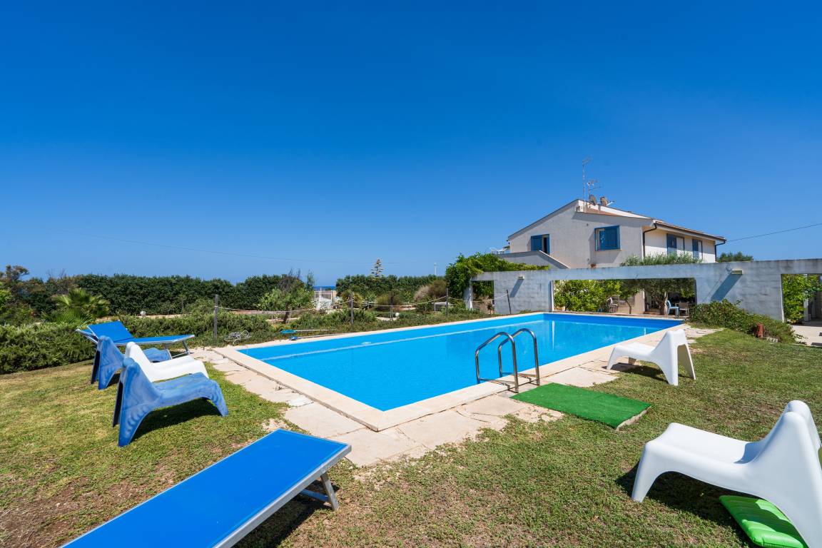 200 M² Villa ∙ 4 Bedrooms ∙ 12 Guests - Syracuse