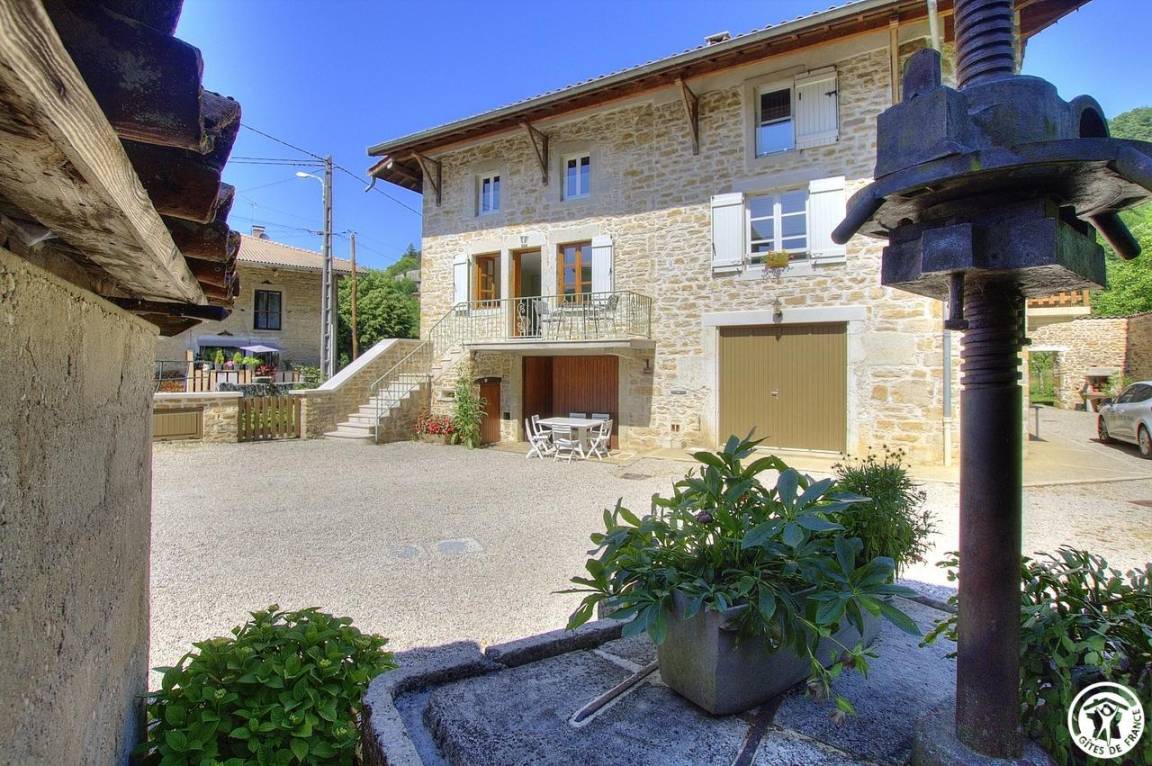 70 M² Gîte ∙ 2 Chambres ∙ 5 Personnes - Ain