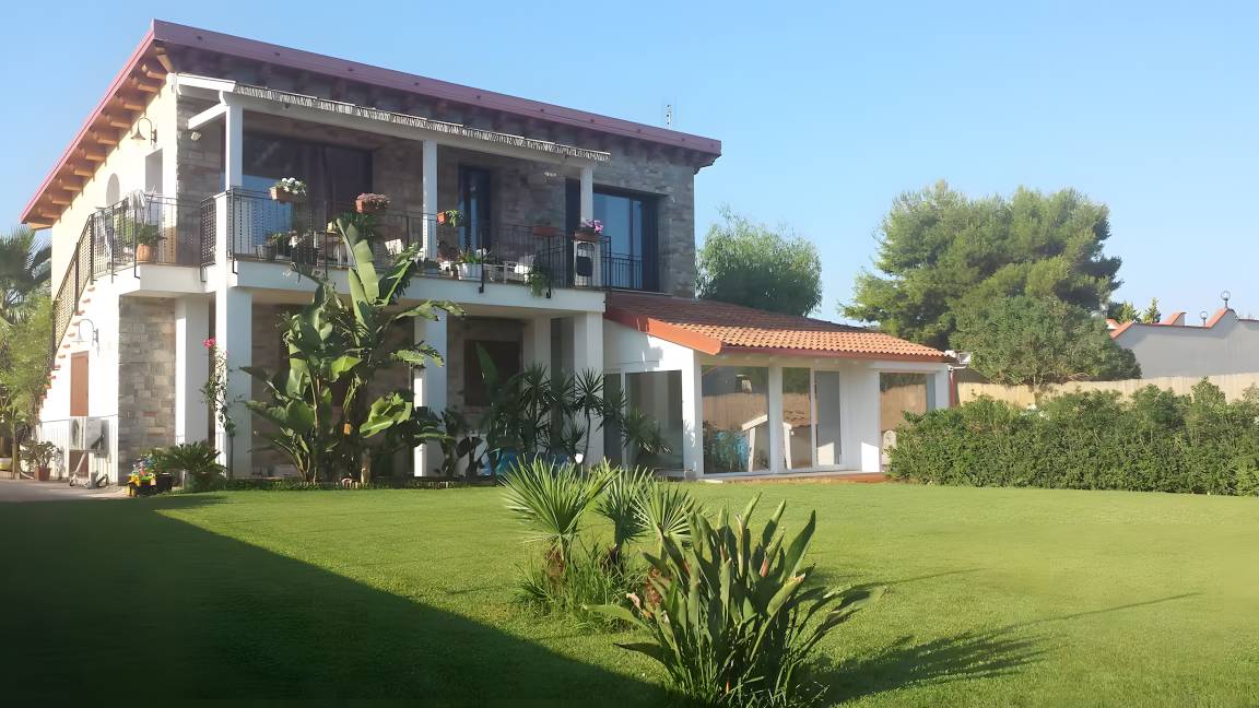 292 M² Villa ∙ 4 Bedrooms ∙ 8 Guests - Terrasini