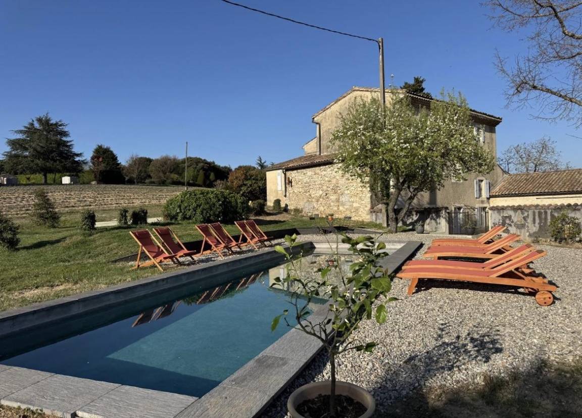 350 M² Gîte ∙ 7 Chambres ∙ 15 Personnes - Montélimar