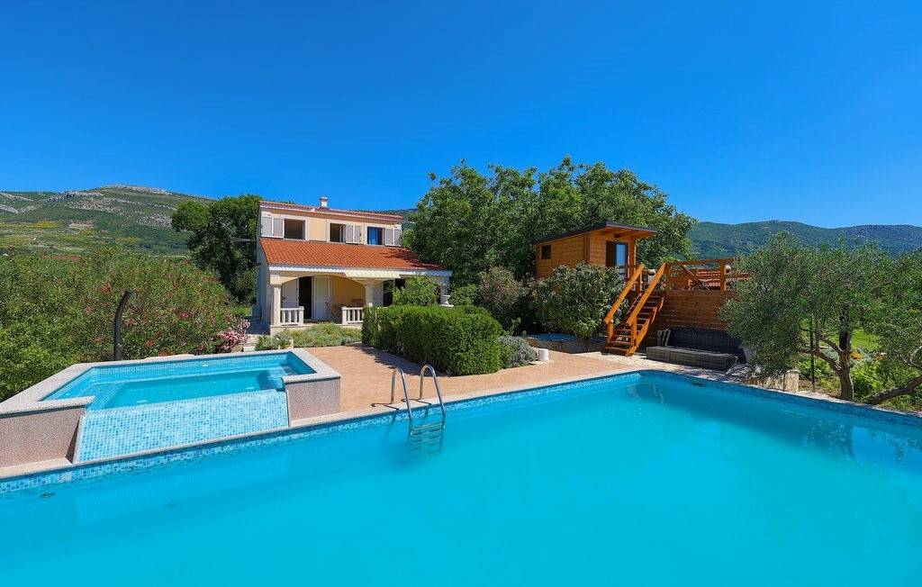 116 M² Villa ∙ 4 Bedrooms ∙ 10 Guests - Split