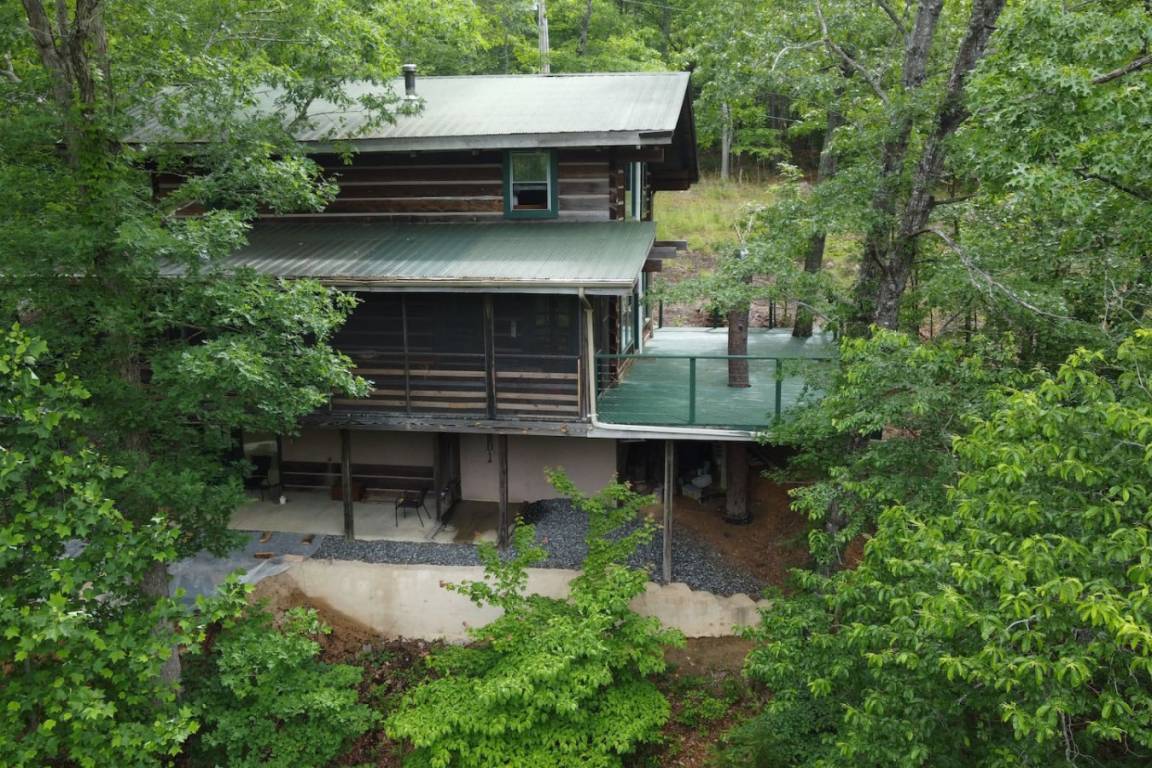 46 M² Cabin ∙ 2 Bedrooms ∙ 7 Guests - Hot Springs, NC