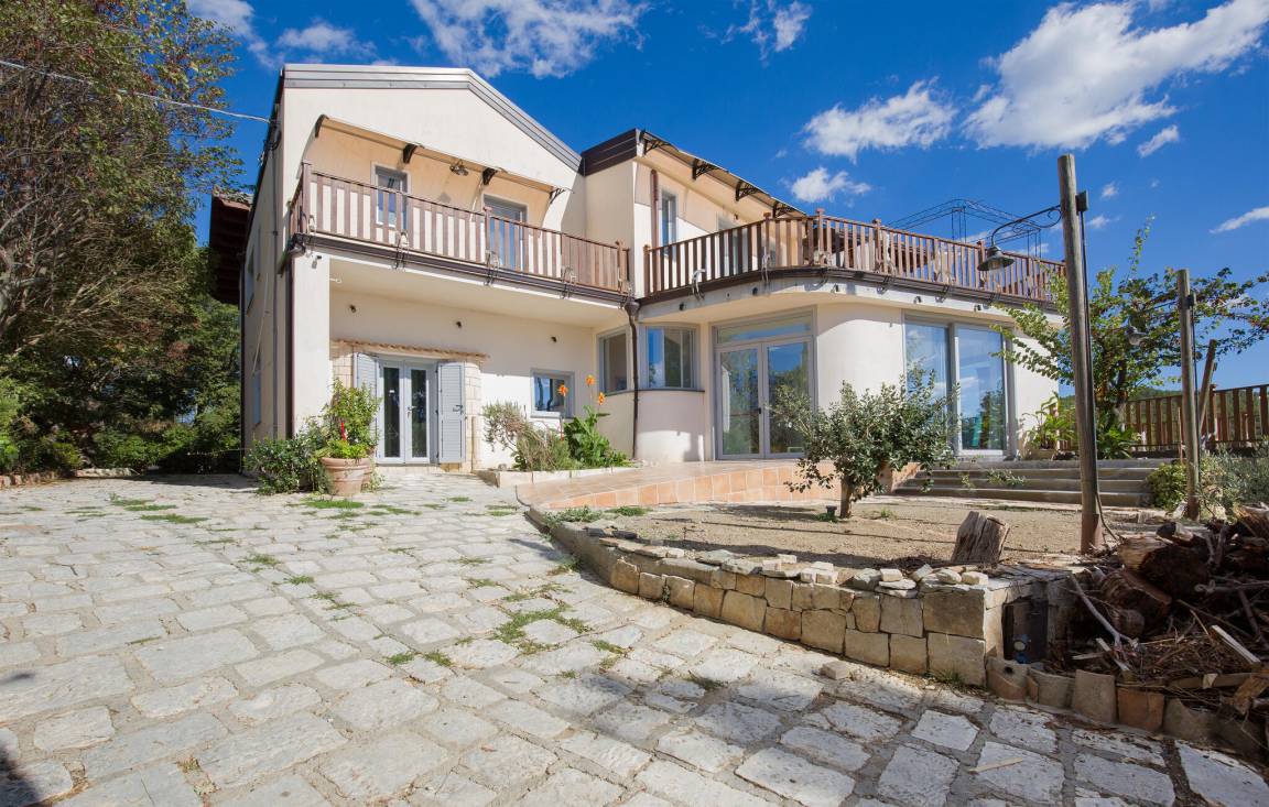 1000 M² House ∙ 7 Bedrooms ∙ 20 Guests - Basilicata