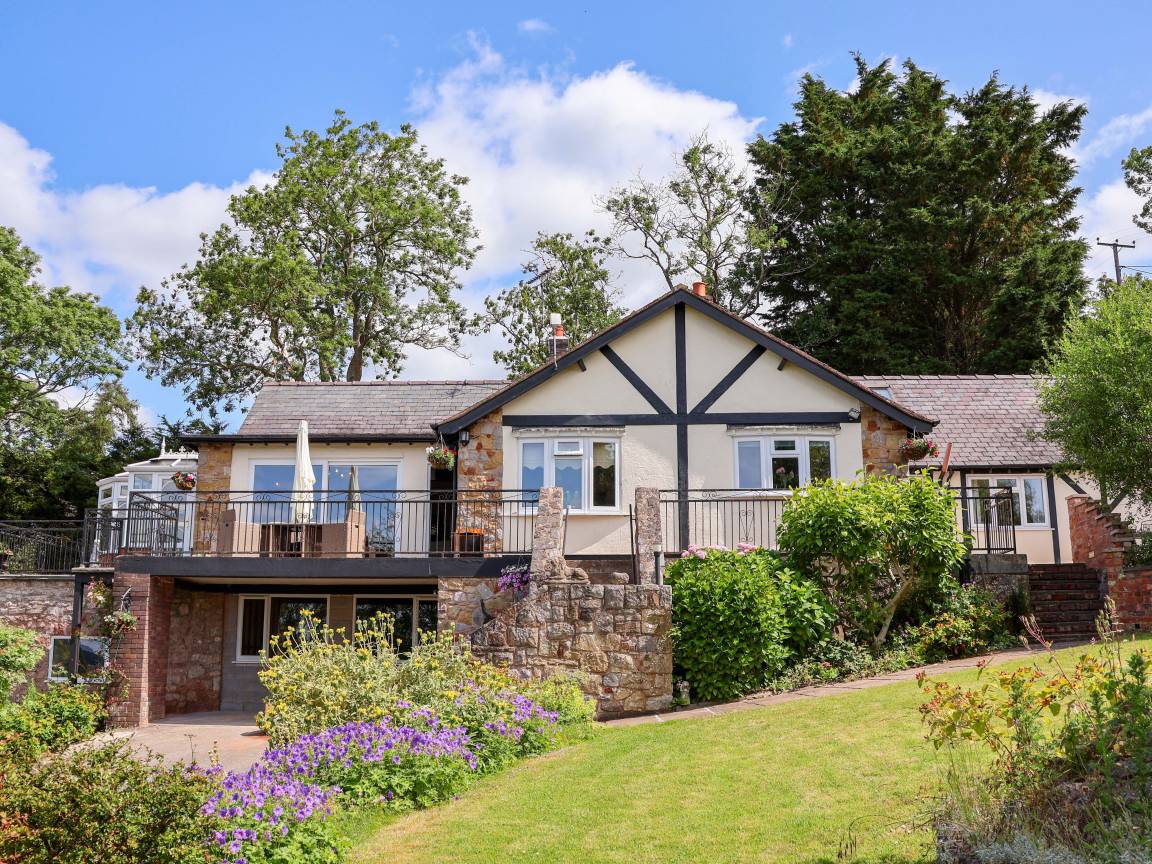 Cottage ∙ 5 Bedrooms ∙ 12 Guests - Ruthin