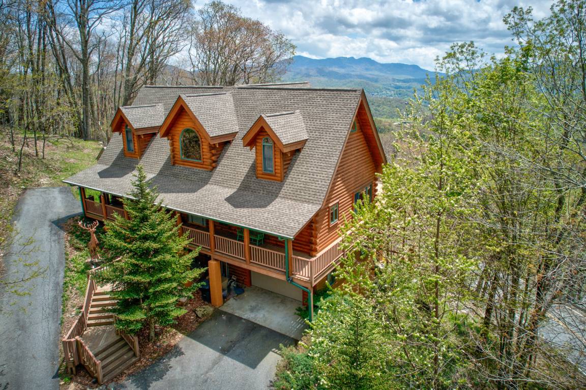 Cabin ∙ 5 Bedrooms ∙ 14 Guests - Banner Elk, NC