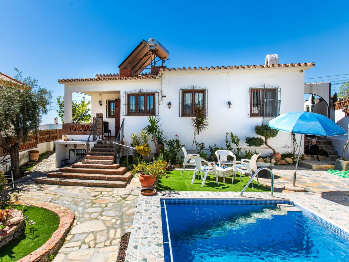85 M² Ferienhaus ∙ 3 Schlafzimmer ∙ 5 Gäste - Nerja