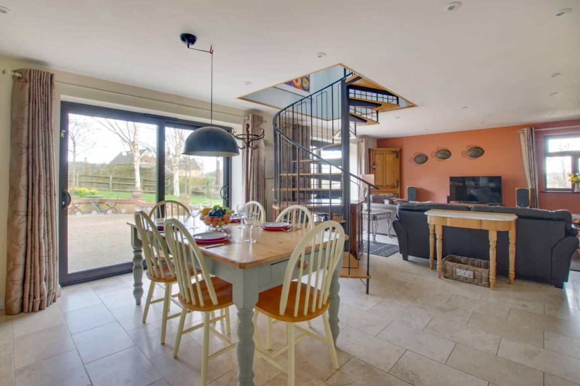 Cottage ∙ 2 Bedrooms ∙ 4 Guests - Woodbridge