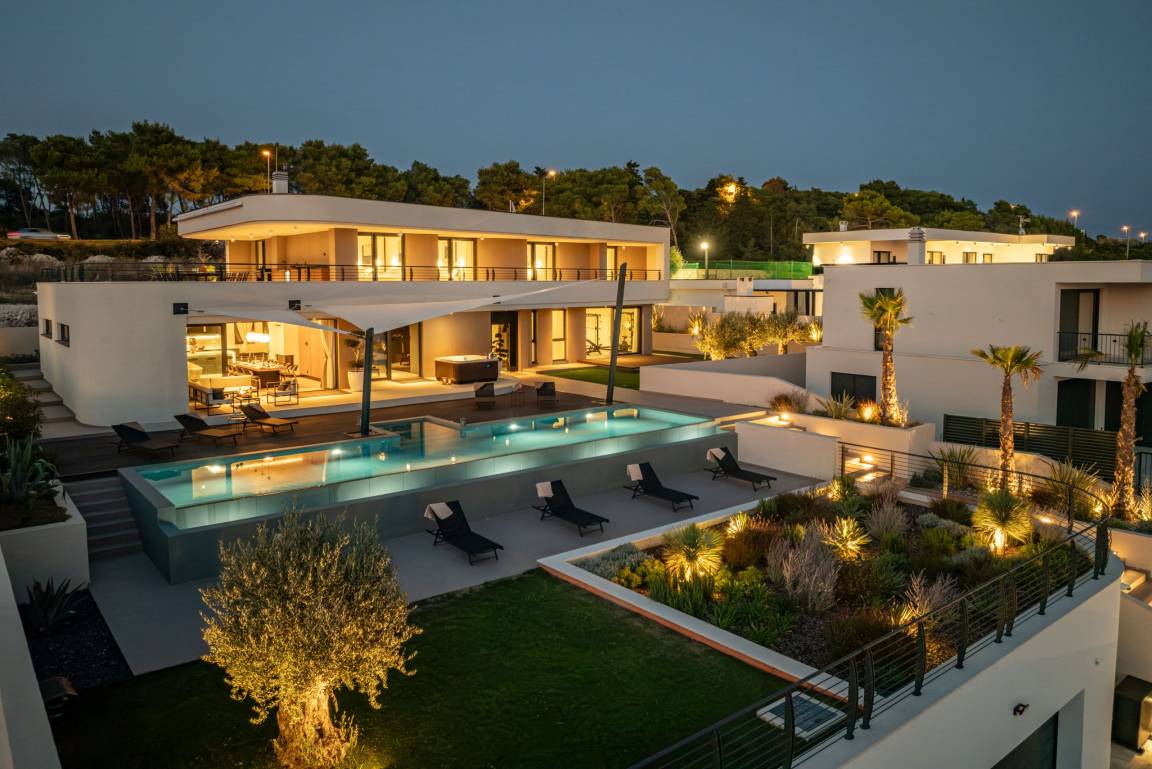 450 M² Villa ∙ 5 Bedrooms ∙ 10 Guests - Zadar