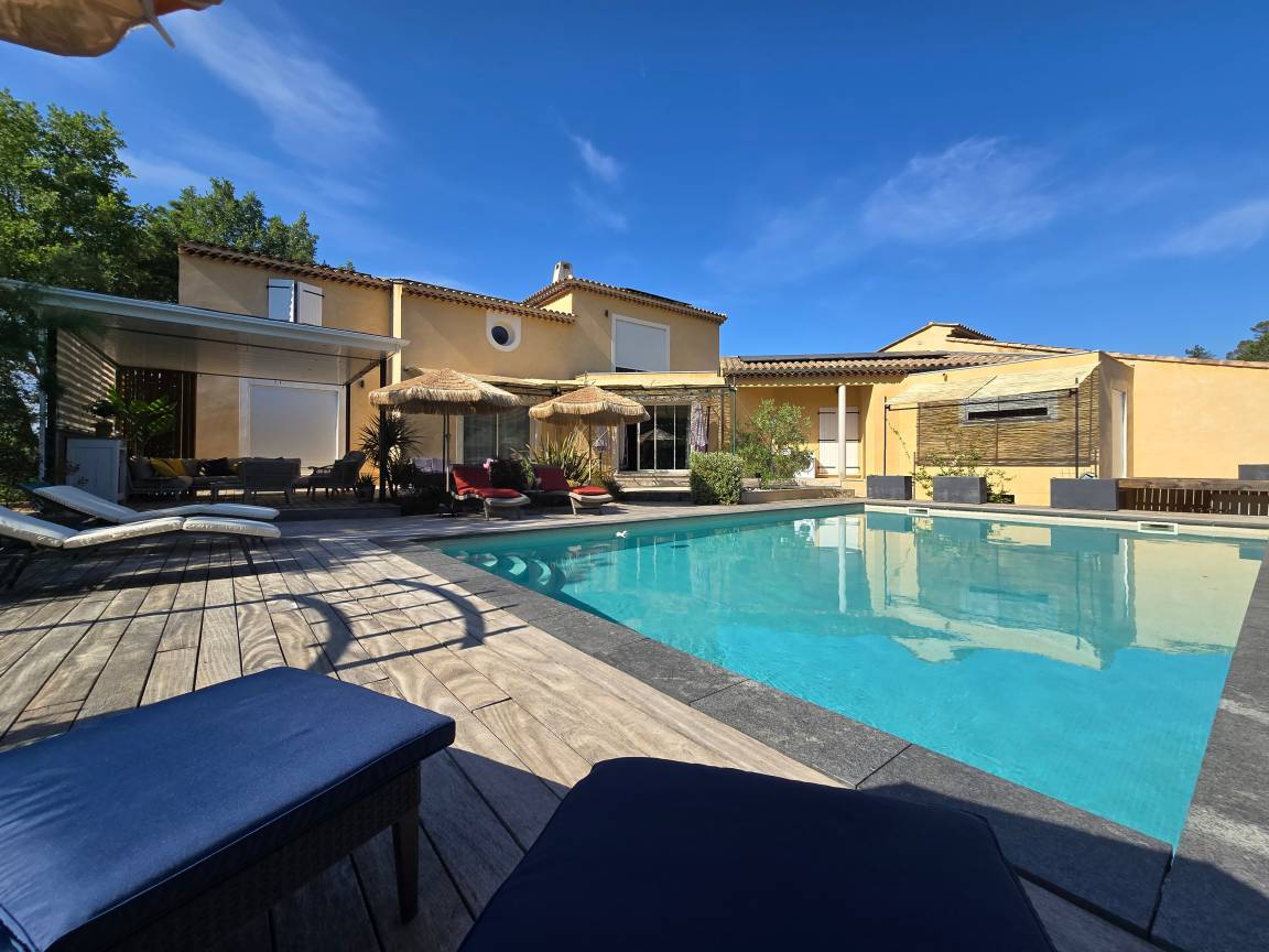 224 M² Villa ∙ 5 Chambres ∙ 10 Personnes - Var