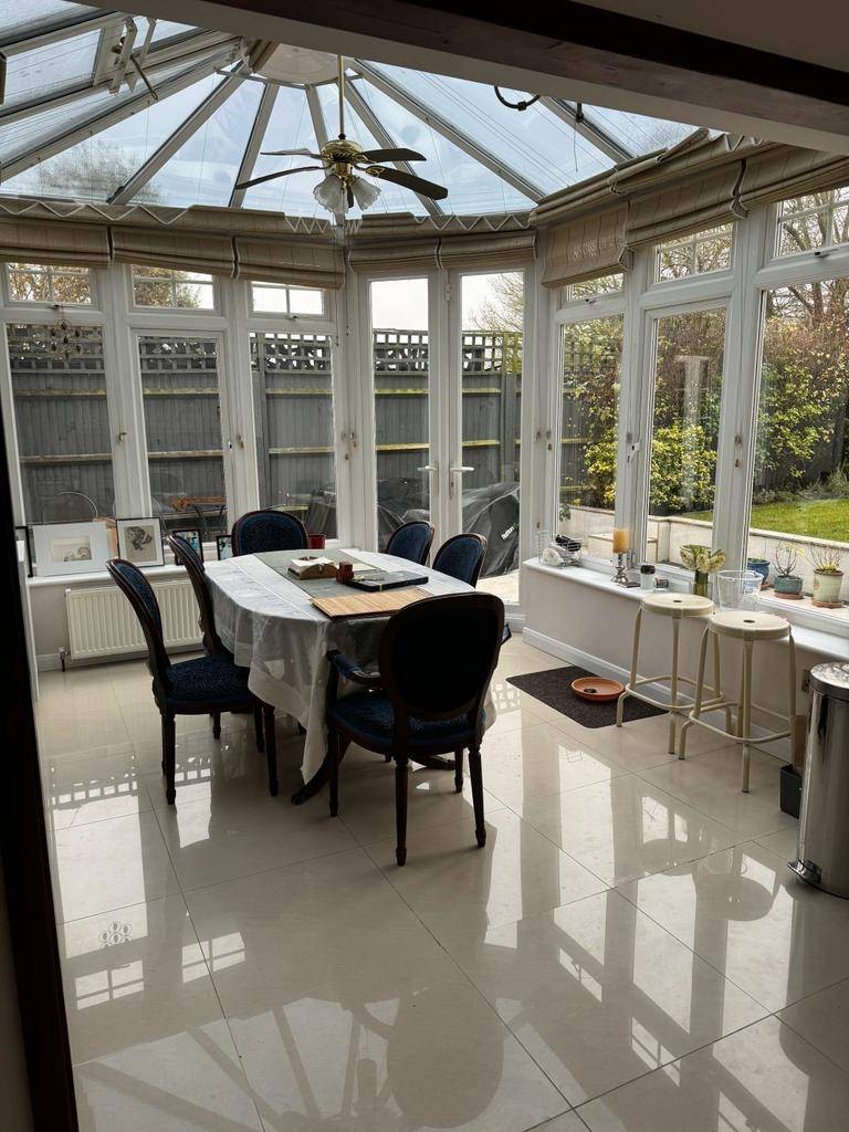125 M² House ∙ 4 Bedrooms ∙ 7 Guests - Watford