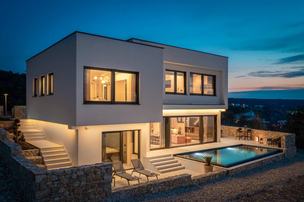 190 M² Villa ∙ 4 Bedrooms ∙ 8 Guests - Starigrad