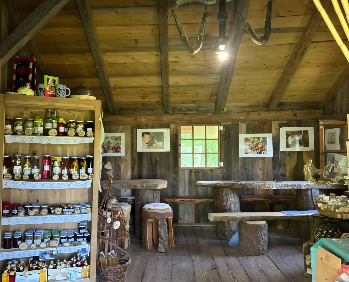 70 M² Chalet ∙ 1 Bedroom ∙ 4 Guests - Urtijëi