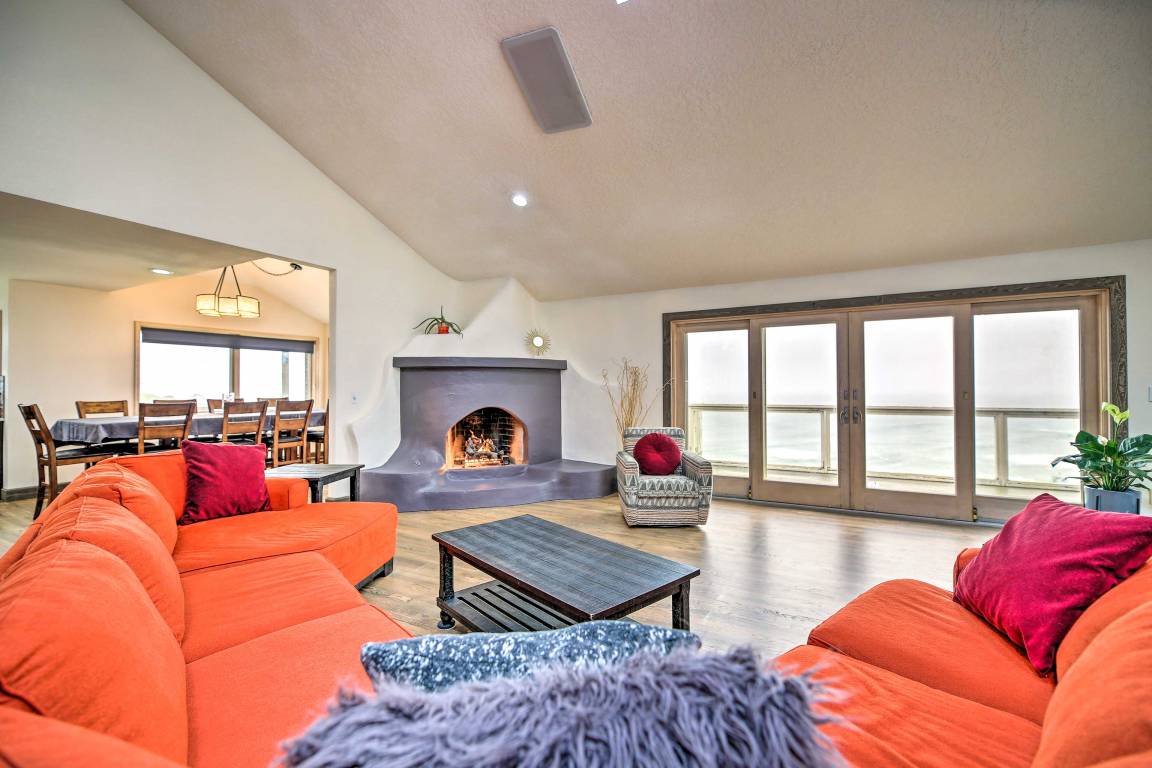 556 M² House ∙ 7 Bedrooms ∙ 18 Guests - Newport, OR