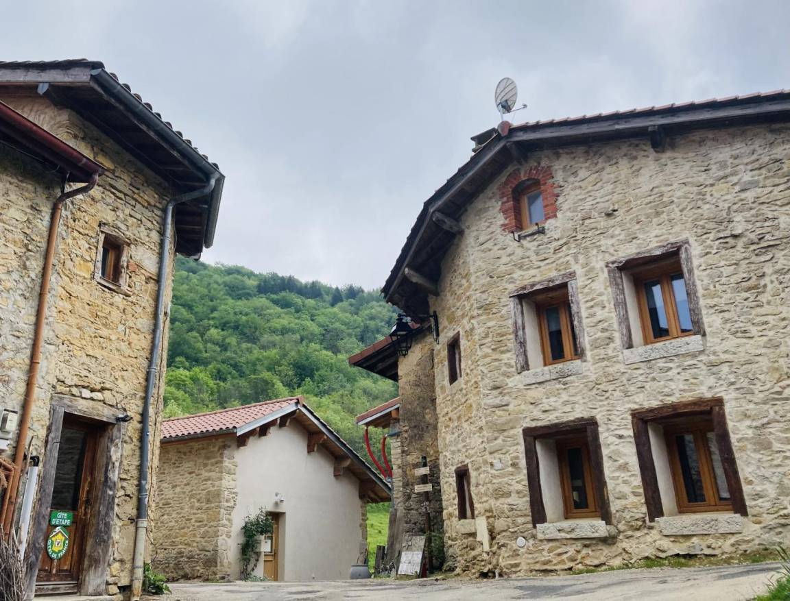 147 M² Gîte ∙ 4 Habitaciones ∙ 12 Huéspedes - Ambérieu-en-Bugey