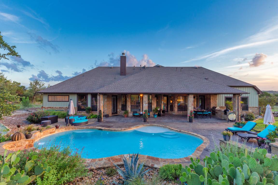 372 M² House ∙ 5 Bedrooms ∙ 16 Guests - Dripping Springs, TX