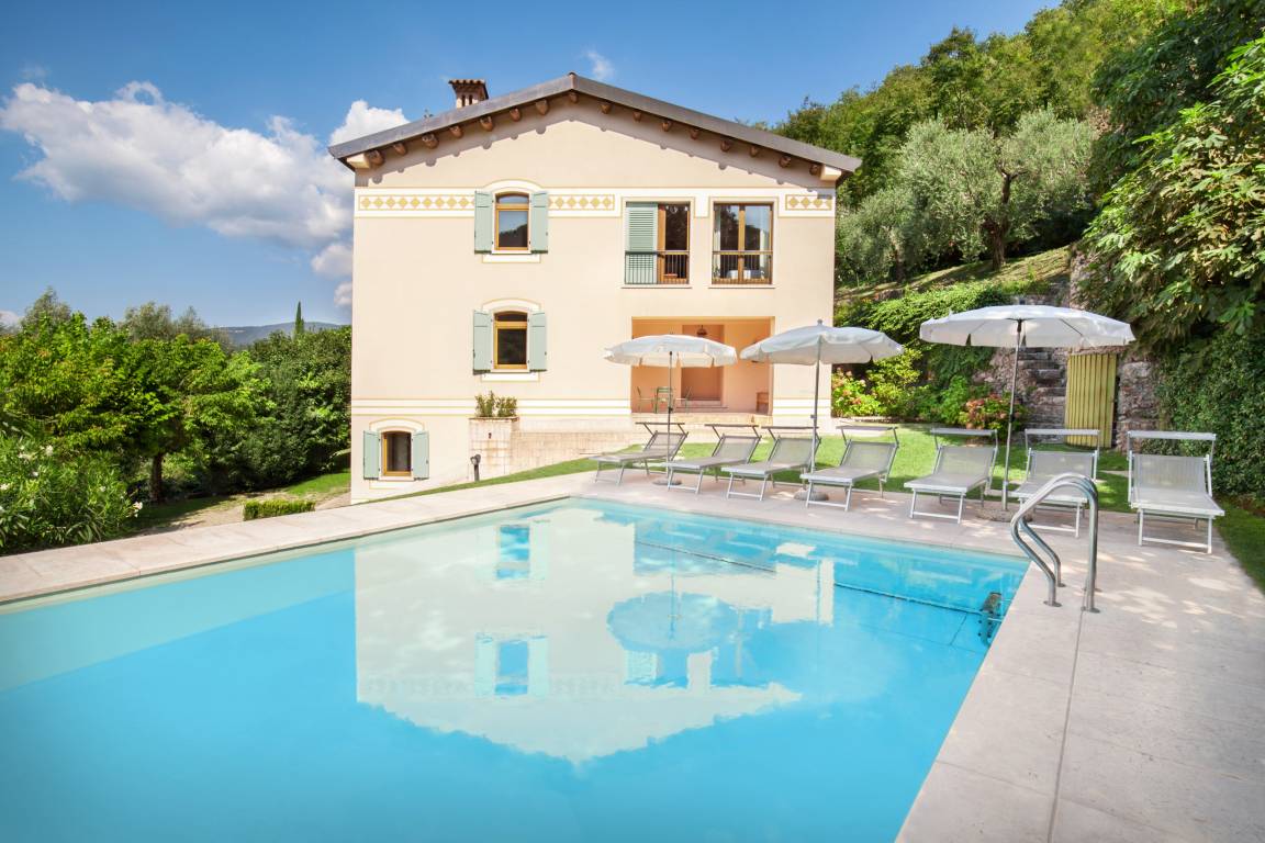 240 M² Villa ∙ 5 Schlafzimmer ∙ 10 Gäste - Garda