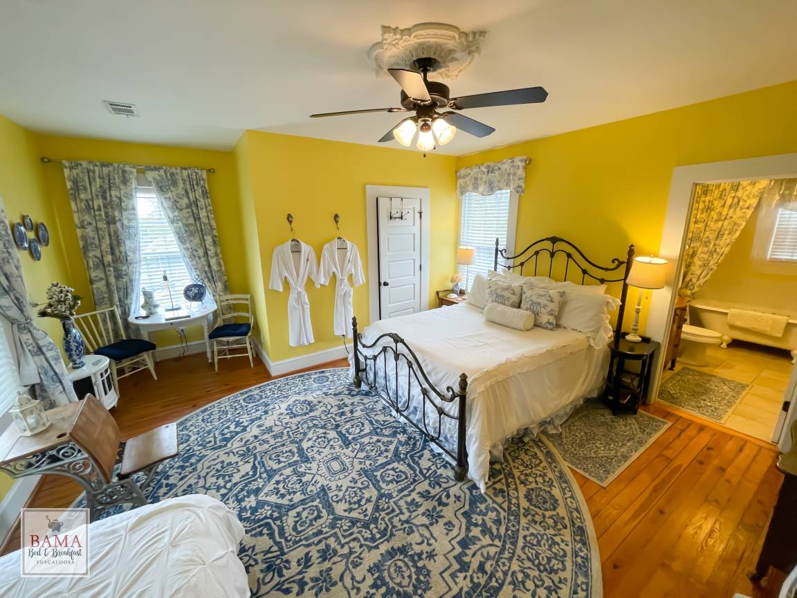 Hotel ∙ 1 Bedroom ∙ 4 Guests - Tuscaloosa, AL
