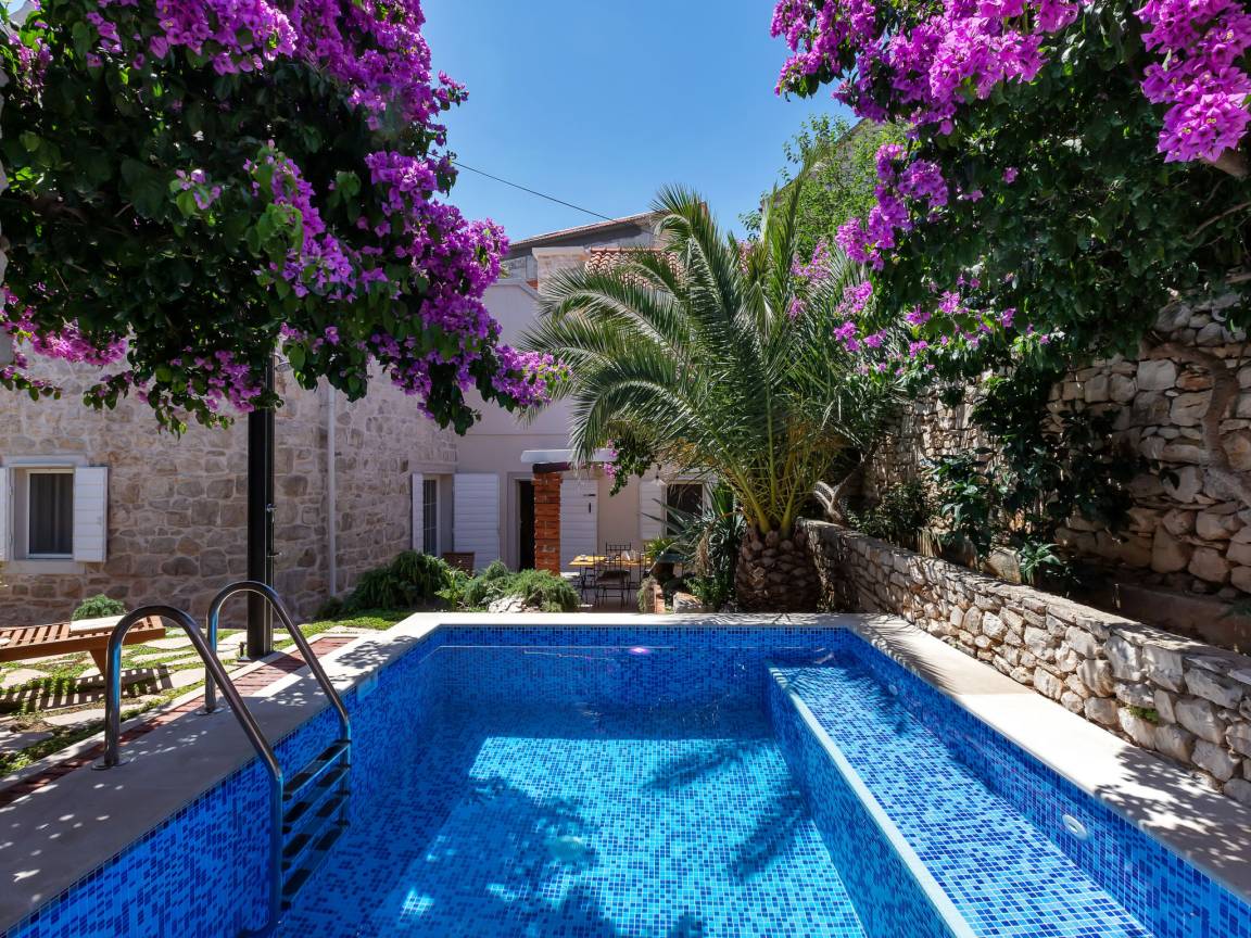 165 M² House ∙ 2 Bedrooms ∙ 6 Guests - Sutivan