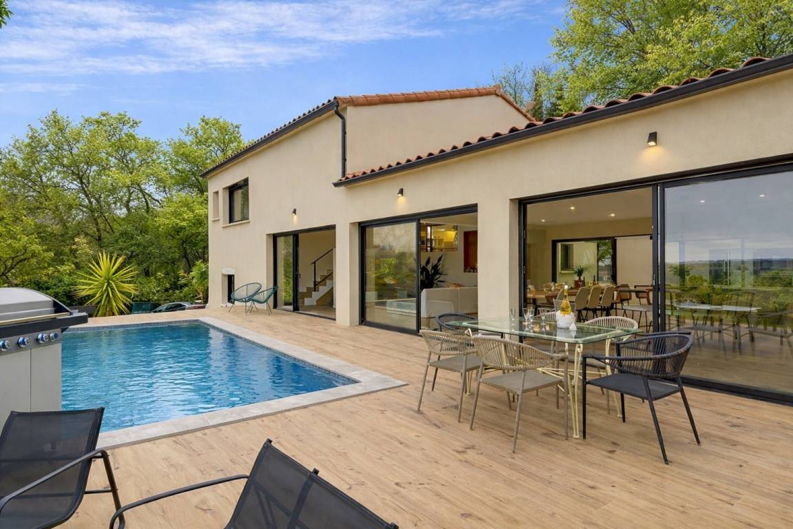 230 M² Villa ∙ 4 Bedrooms ∙ 12 Guests - Alès