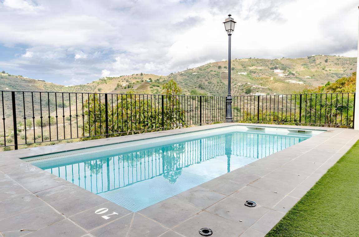 178 M² Villa ∙ 2 Bedrooms ∙ 4 Guests - Torrox