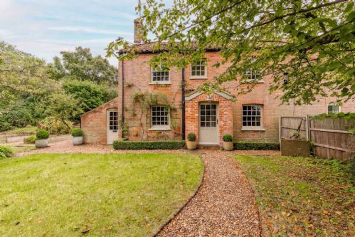 Apartment ∙ 2 Bedrooms ∙ 4 Guests - Norfolk