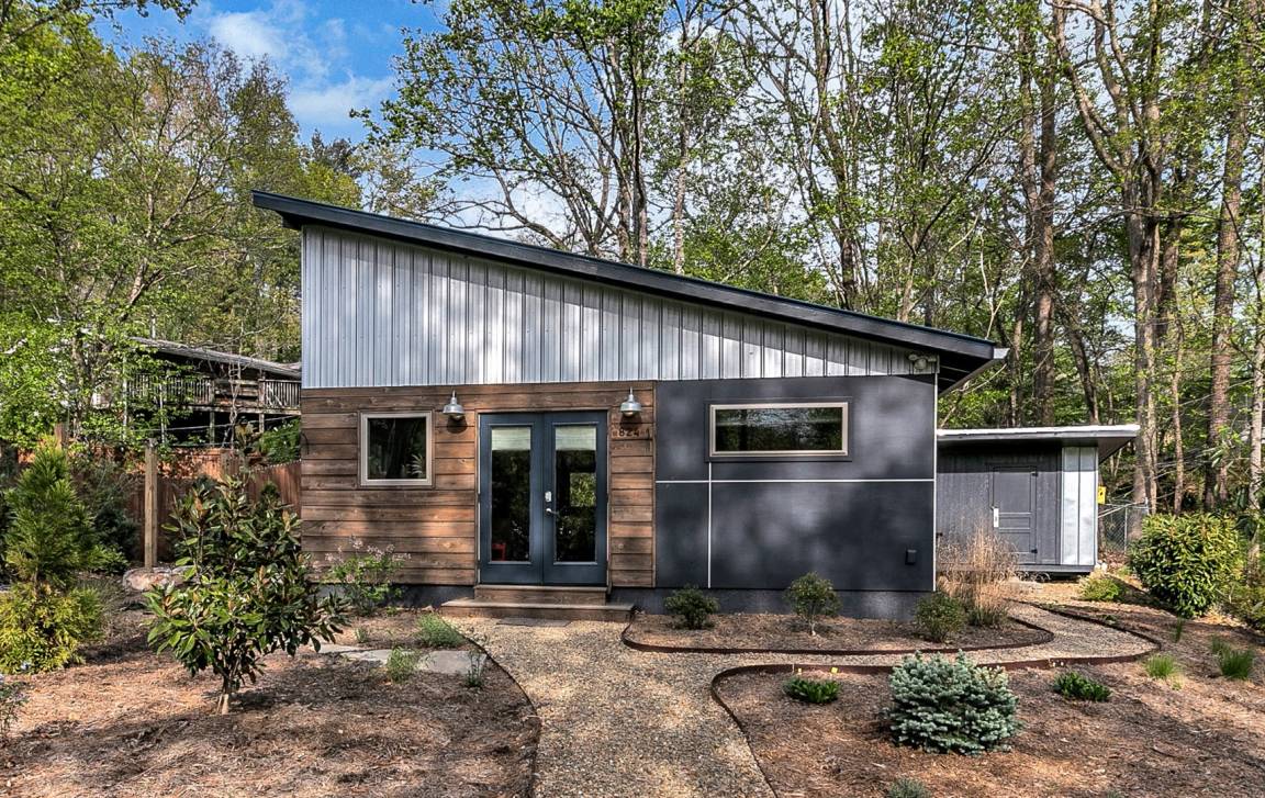 Cottage ∙ 2 Bedrooms ∙ 4 Guests - Black Mountain, NC