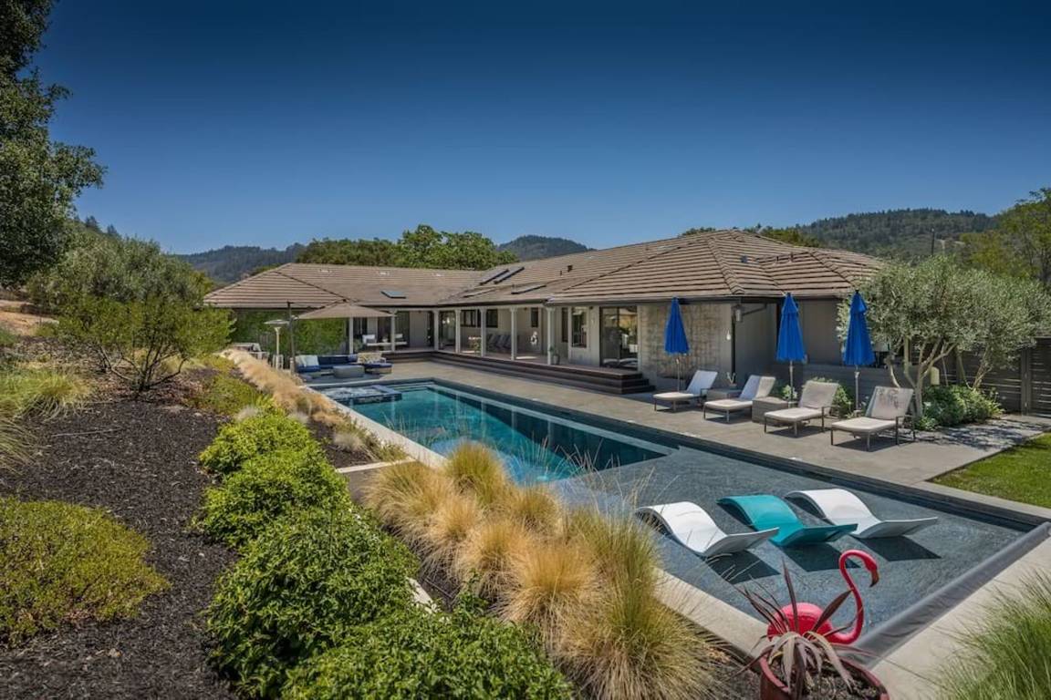 Villa ∙ 8 Bedrooms ∙ 18 Guests - Castello di Amorosa, Calistoga