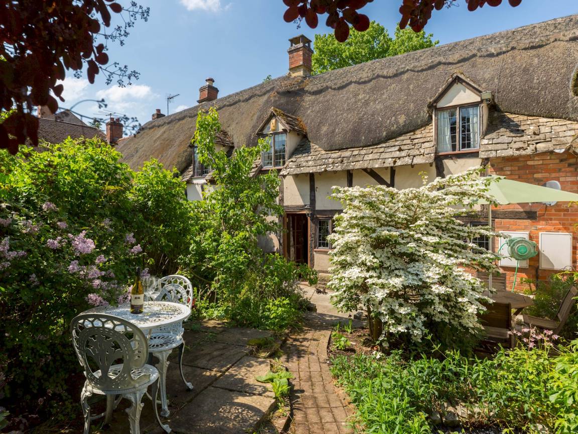 111 M² Huis ∙ 2 Slaapkamers ∙ 4 Gasten - Moreton-in-Marsh