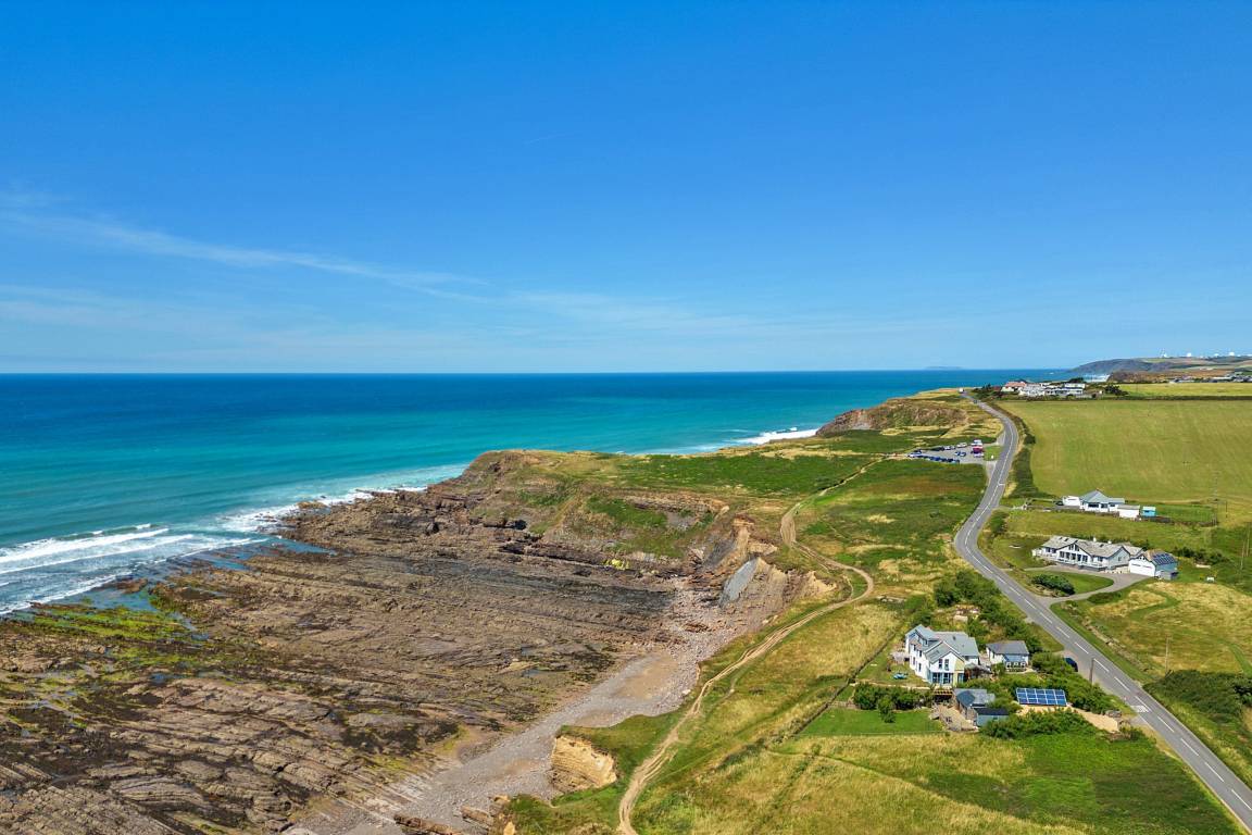 120 M² Cabin ∙ 2 Bedrooms ∙ 4 Guests - Bude