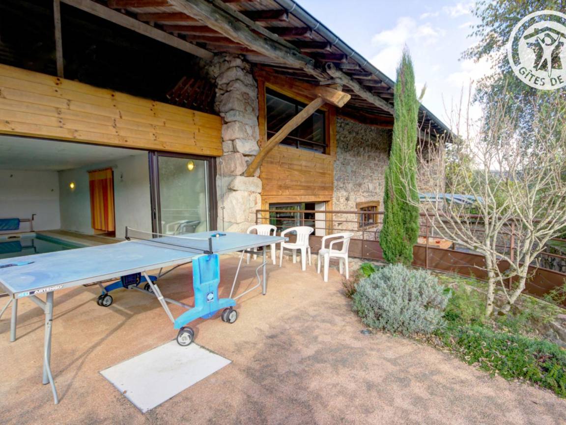 180 M² Cottage ∙ 4 Bedrooms ∙ 8 Guests - Auvergne