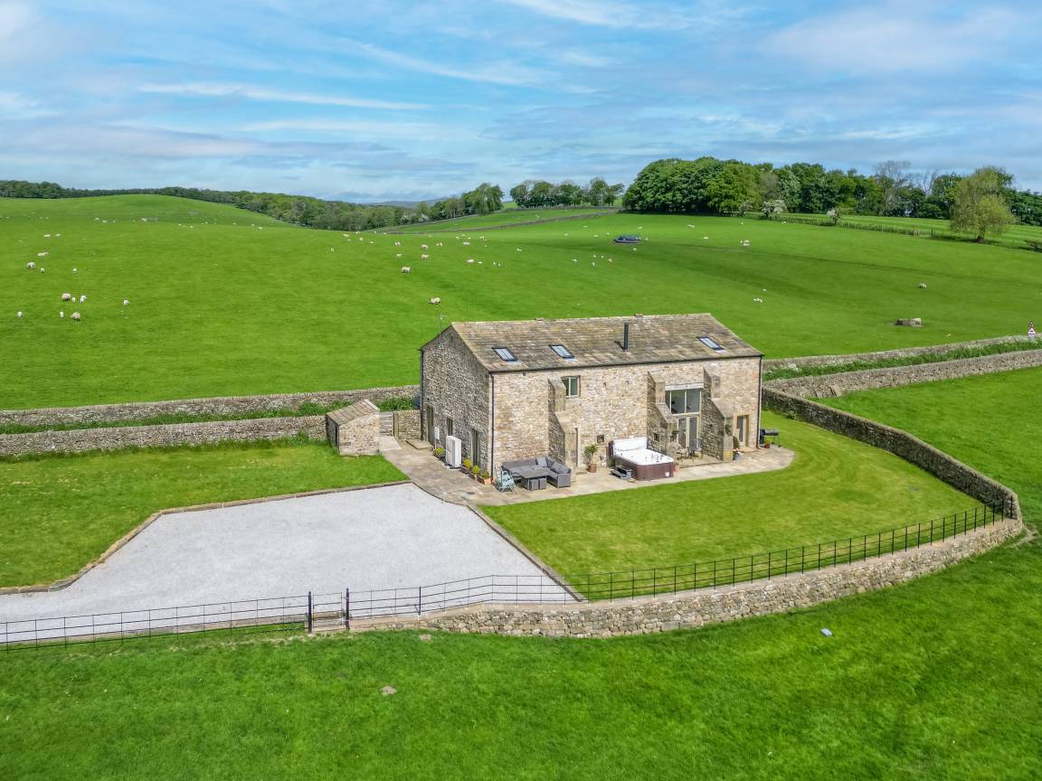 Cottage ∙ 4 Bedrooms ∙ 8 Guests - Settle