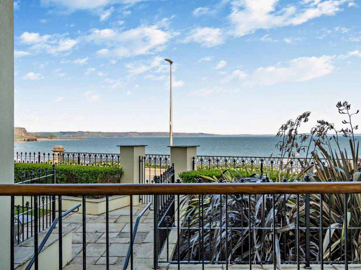 Apartment ∙ 2 Bedrooms ∙ 4 Guests - Tenby