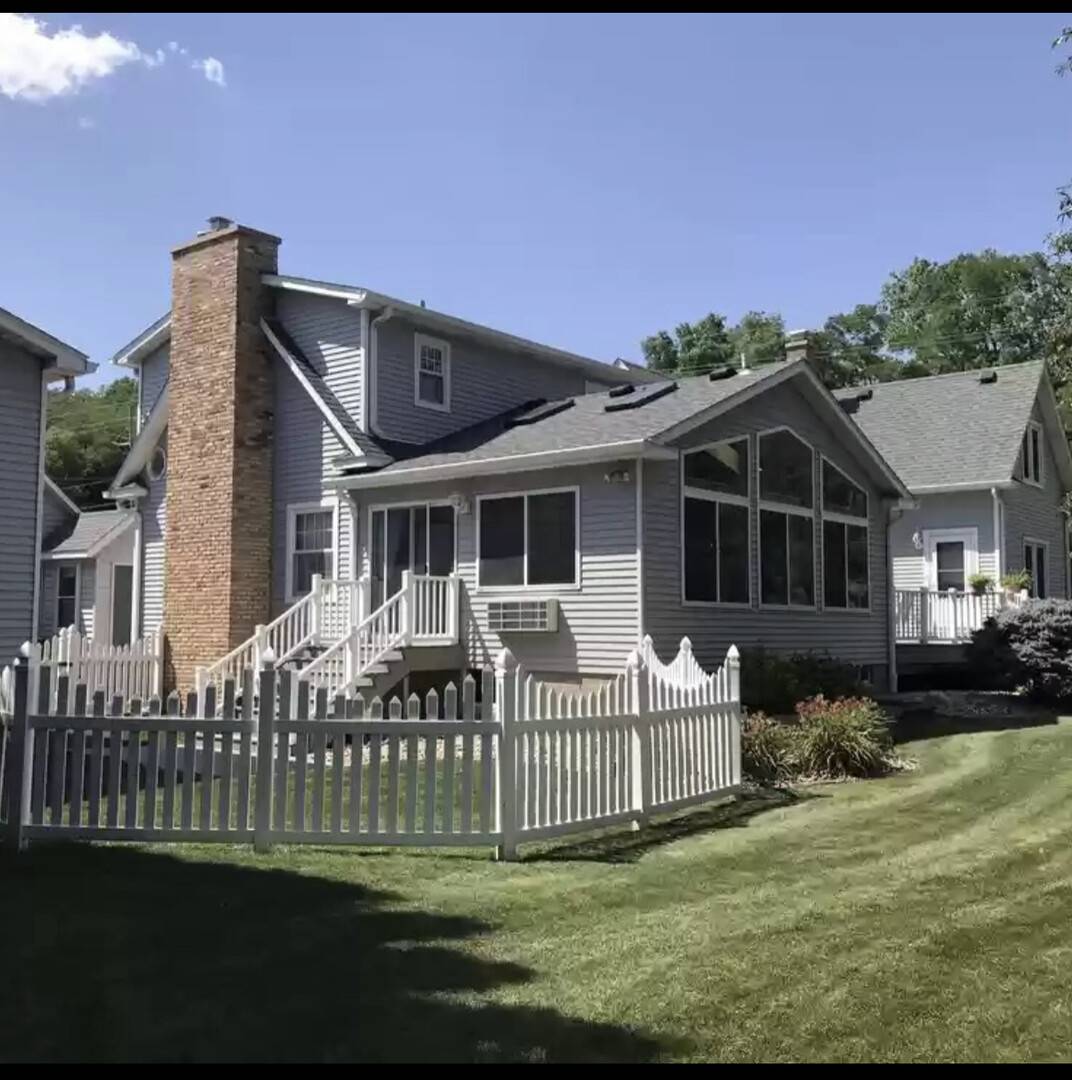167 M² House ∙ 2 Bedrooms ∙ 4 Guests - Davenport, IA