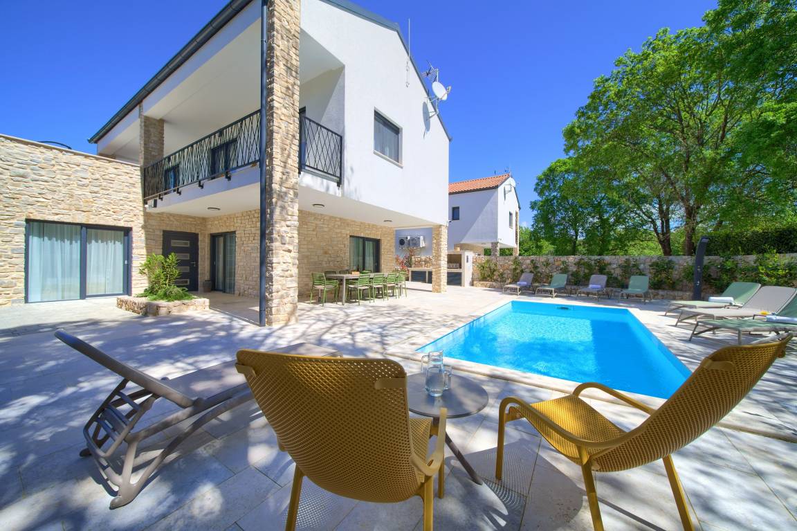 116 M² Villa ∙ 4 Bedrooms ∙ 10 Guests - Njivice