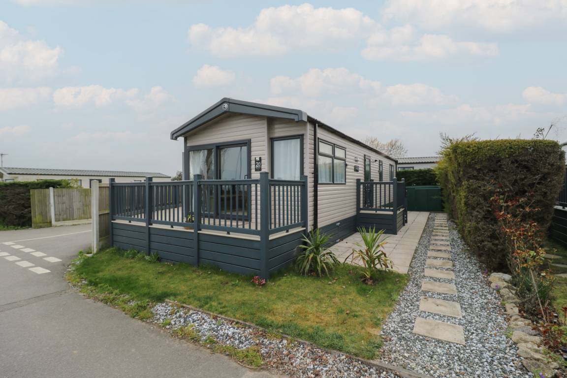Cottage ∙ 2 Bedrooms ∙ 4 Guests - West Mersea