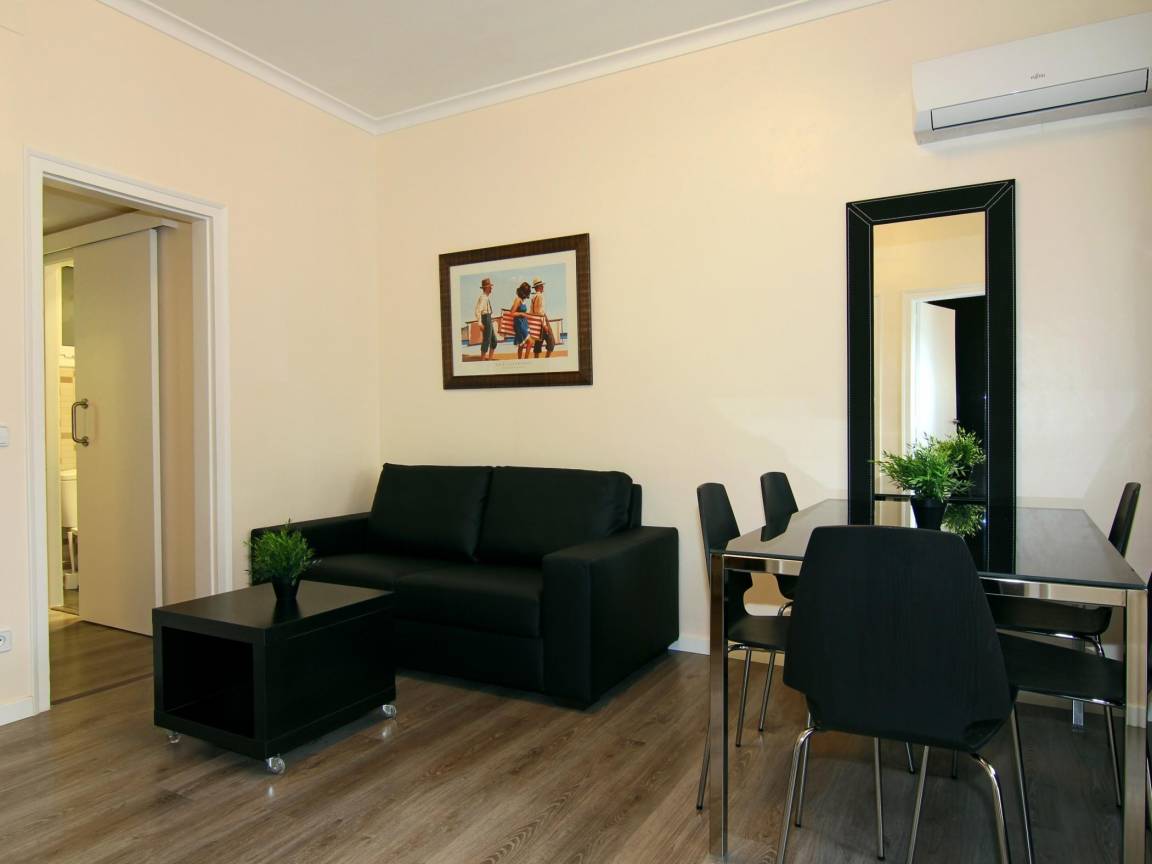65 M² Apartamento ∙ 2 Habitaciones ∙ 4 Huéspedes - Barcelona