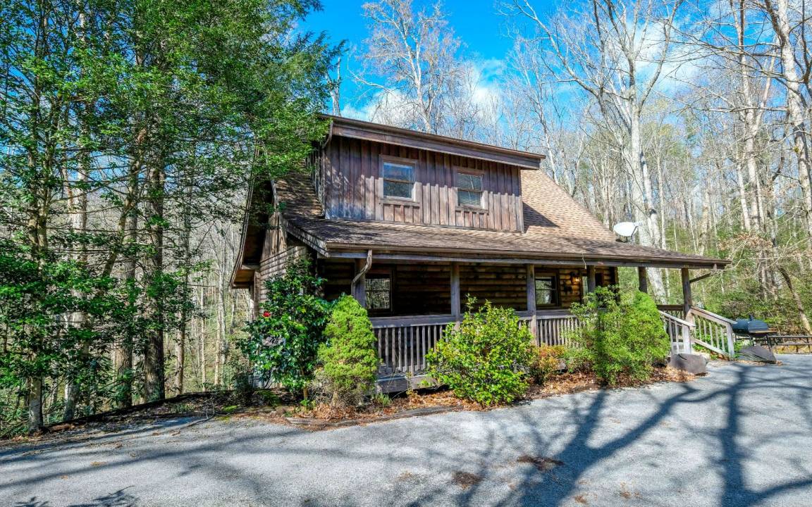114 M² Cabin ∙ 2 Bedrooms ∙ 6 Guests - Gatlinburg, TN