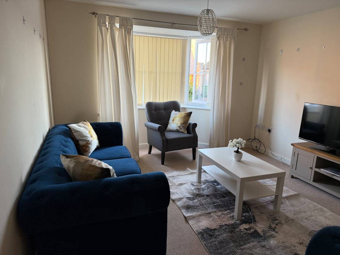 90 M² House ∙ 6 Bedrooms ∙ 15 Guests - Corby