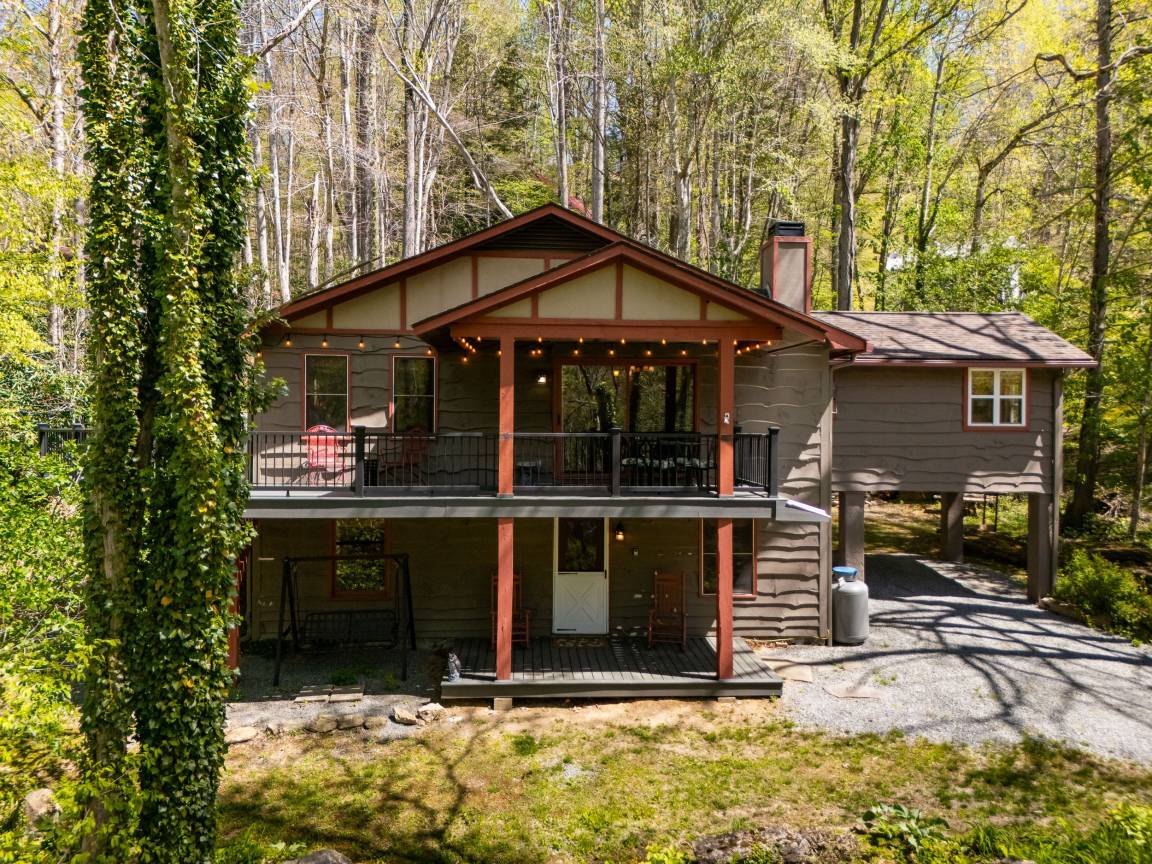 151 M² Cabin ∙ 3 Bedrooms ∙ 8 Guests - North Carolina
