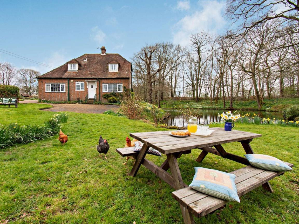 Cottage ∙ 4 Bedrooms ∙ 6 Guests - Uckfield