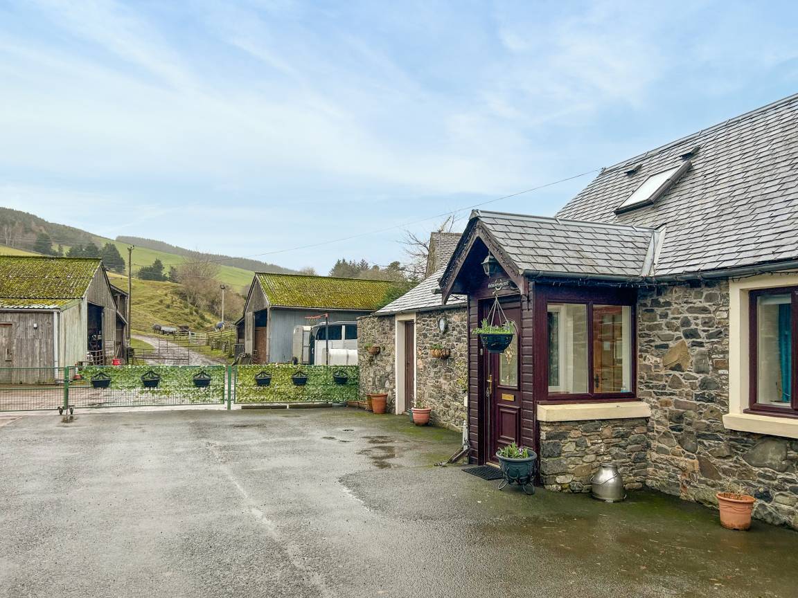 Cottage ∙ 2 Bedrooms ∙ 4 Guests - Peebles