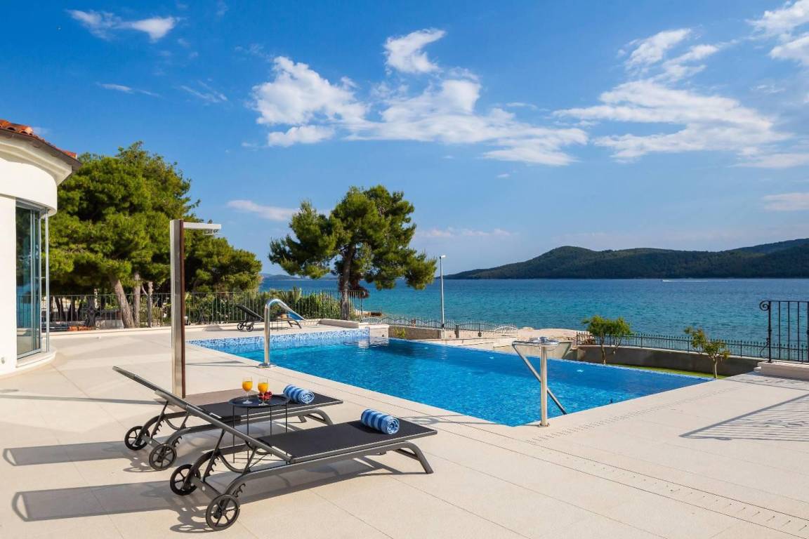 Villa ∙ 7 Schlafzimmer ∙ 13 Gäste - Brodarica