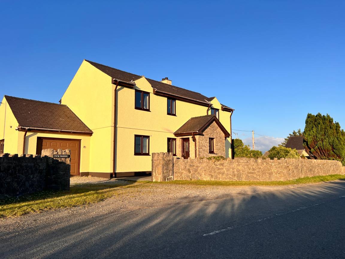 200 M² House ∙ 4 Bedrooms ∙ 9 Guests - Anglesey