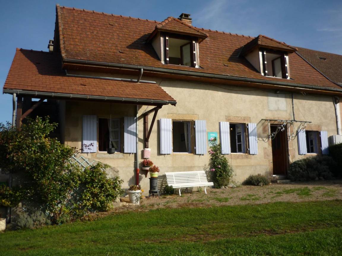 120 M² Gîte ∙ 3 Chambres ∙ 6 Personnes - Auvergne