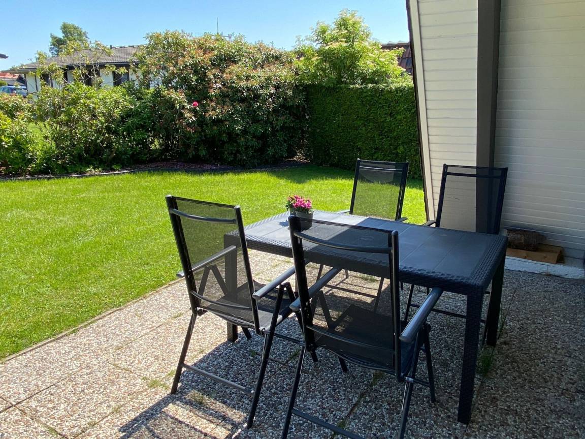 70 M² Ferienhaus ∙ 2 Schlafzimmer ∙ 4 Gäste - Nordenham