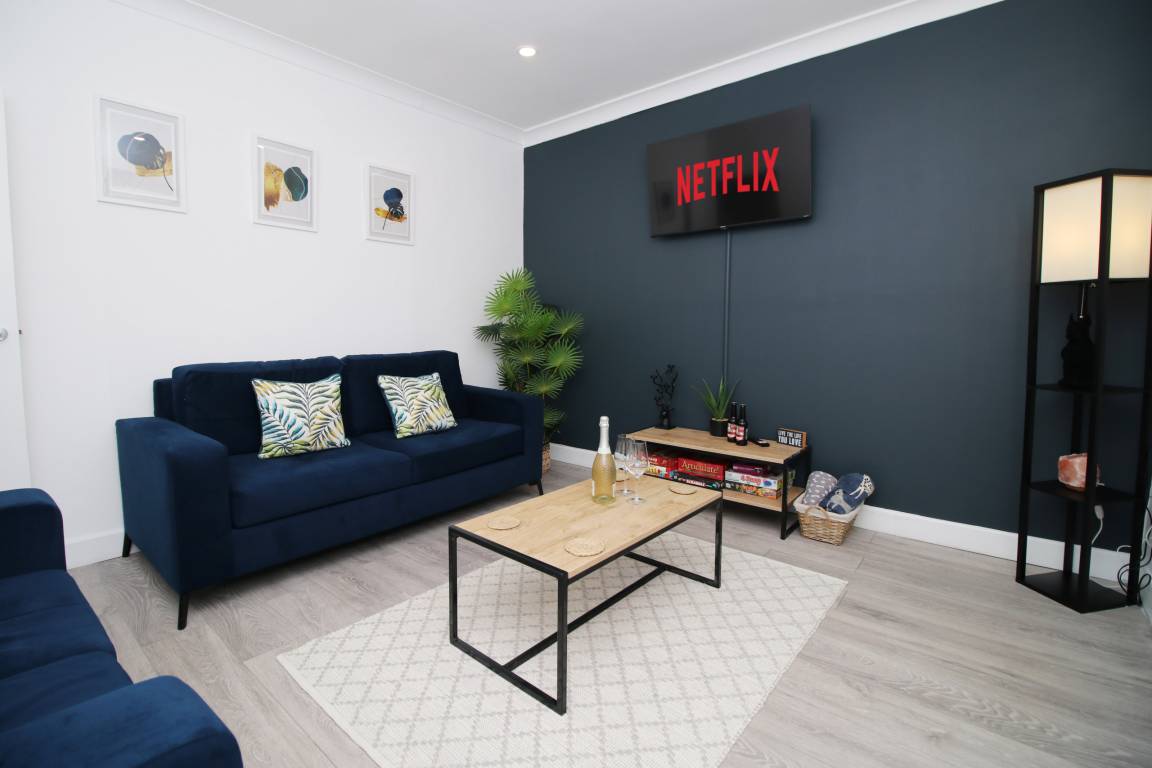 90 M² House ∙ 3 Bedrooms ∙ 5 Guests - South Wales