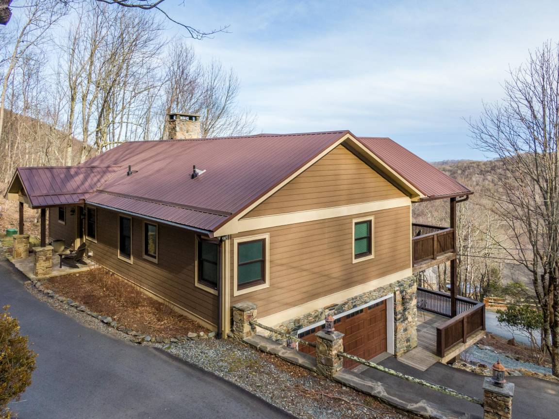 Cabin ∙ 4 Bedrooms ∙ 10 Guests - Sugar Mountain, NC