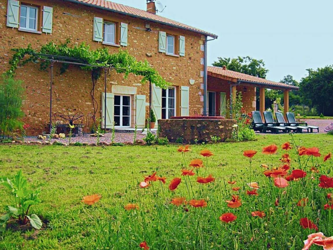 170 M² Cottage ∙ 3 Bedrooms ∙ 6 Guests - Charente