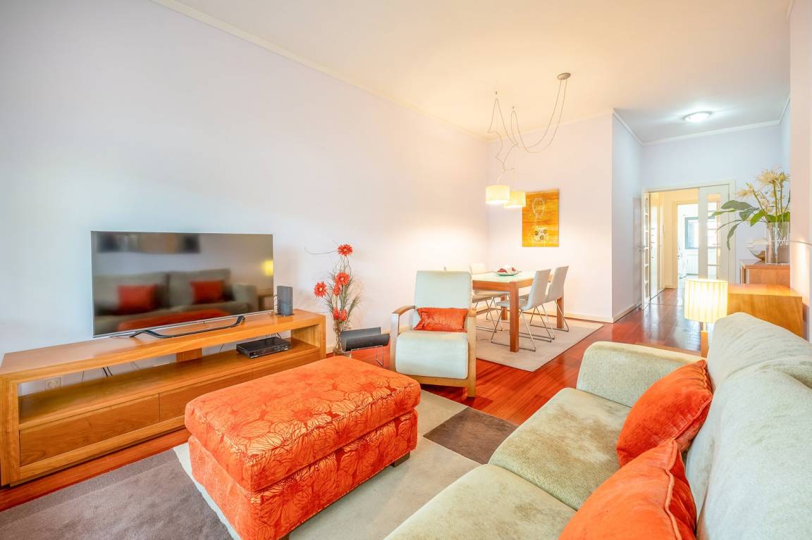 70 M² Apartment ∙ 2 Bedrooms ∙ 4 Guests - Portela