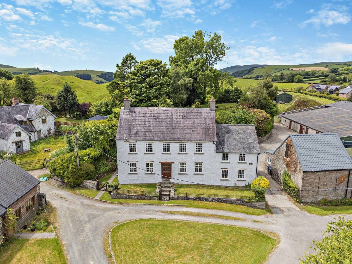 Cottage ∙ 9 Bedrooms ∙ 16 Guests - Hay-on-Wye
